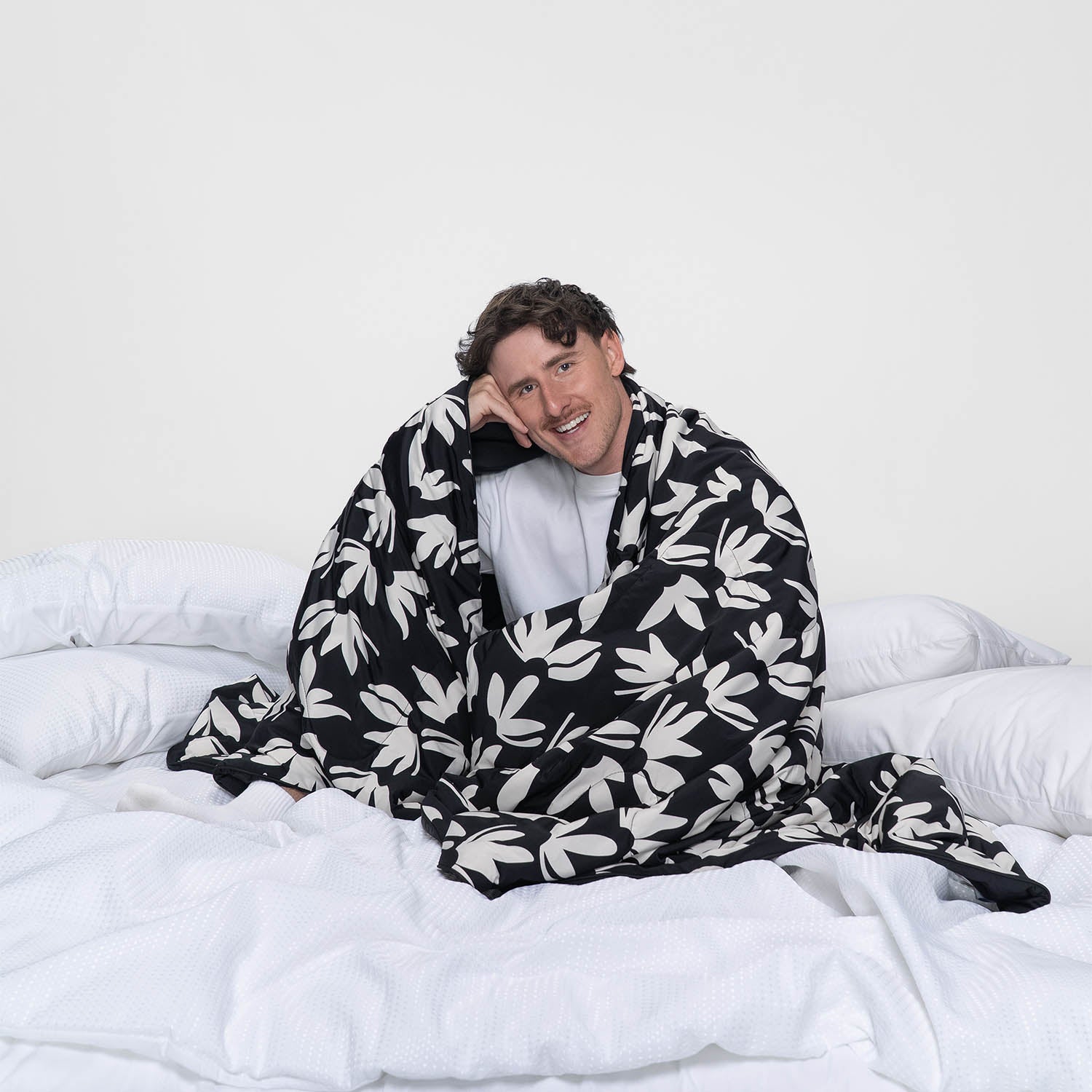 Black Floral Cooling Blanket – The Oodie Canada