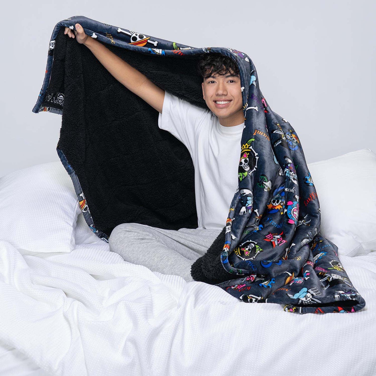 One Piece Group Sherpa Blanket Licensed – The Oodie Canada